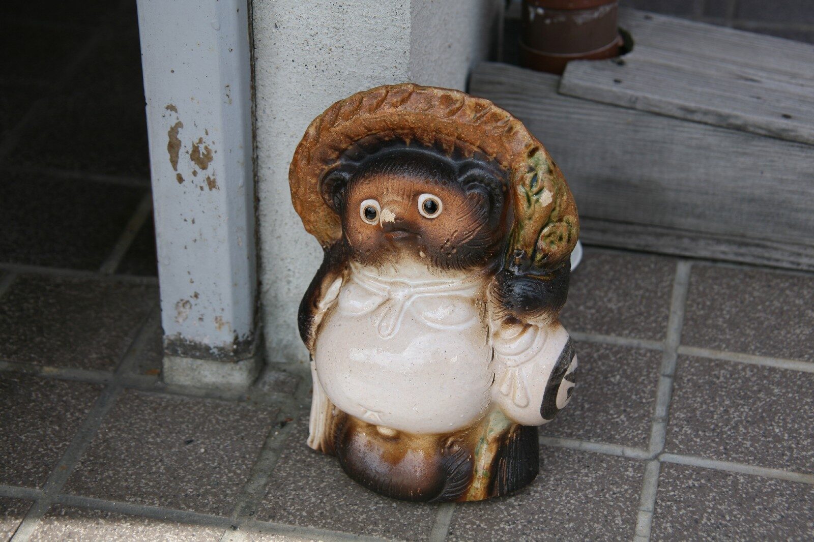 信楽焼のたぬき | JAPAN WEB MAGAZINE